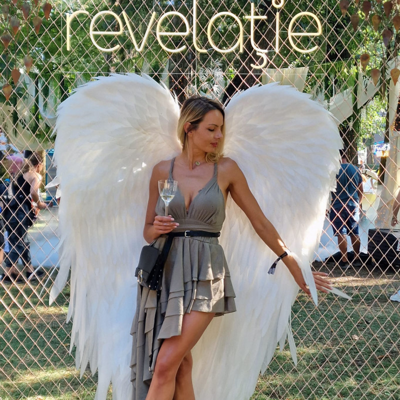 artLEDistic Proiect: Issa Revelatie - artLEDistic.com